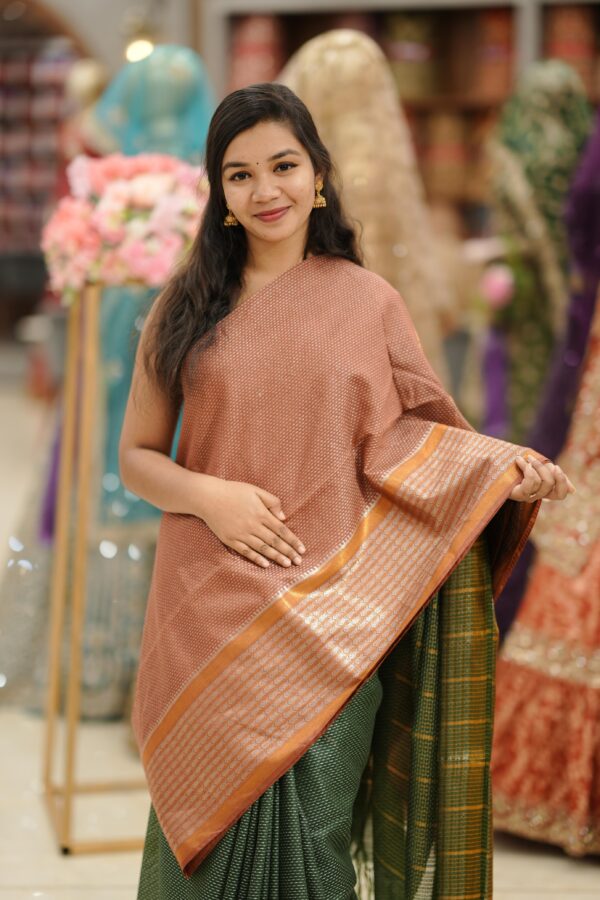 TRADITIONAL WEAR SAREE M883 - Maharani